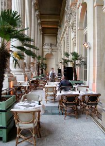 O sofisticado restaurante Mini Palais, em Paris - Tempo da Delicadeza
