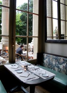 O sofisticado restaurante Mini Palais, em Paris - Tempo da Delicadeza